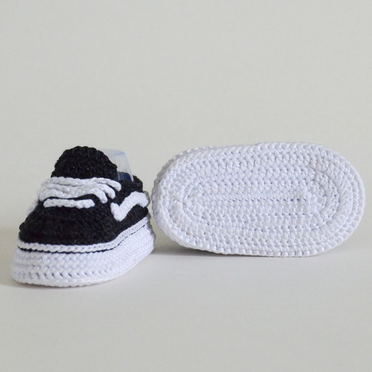 Vans-Inspired Color Baby Sneakers: Crochet Pattern in 4 Sizes ...