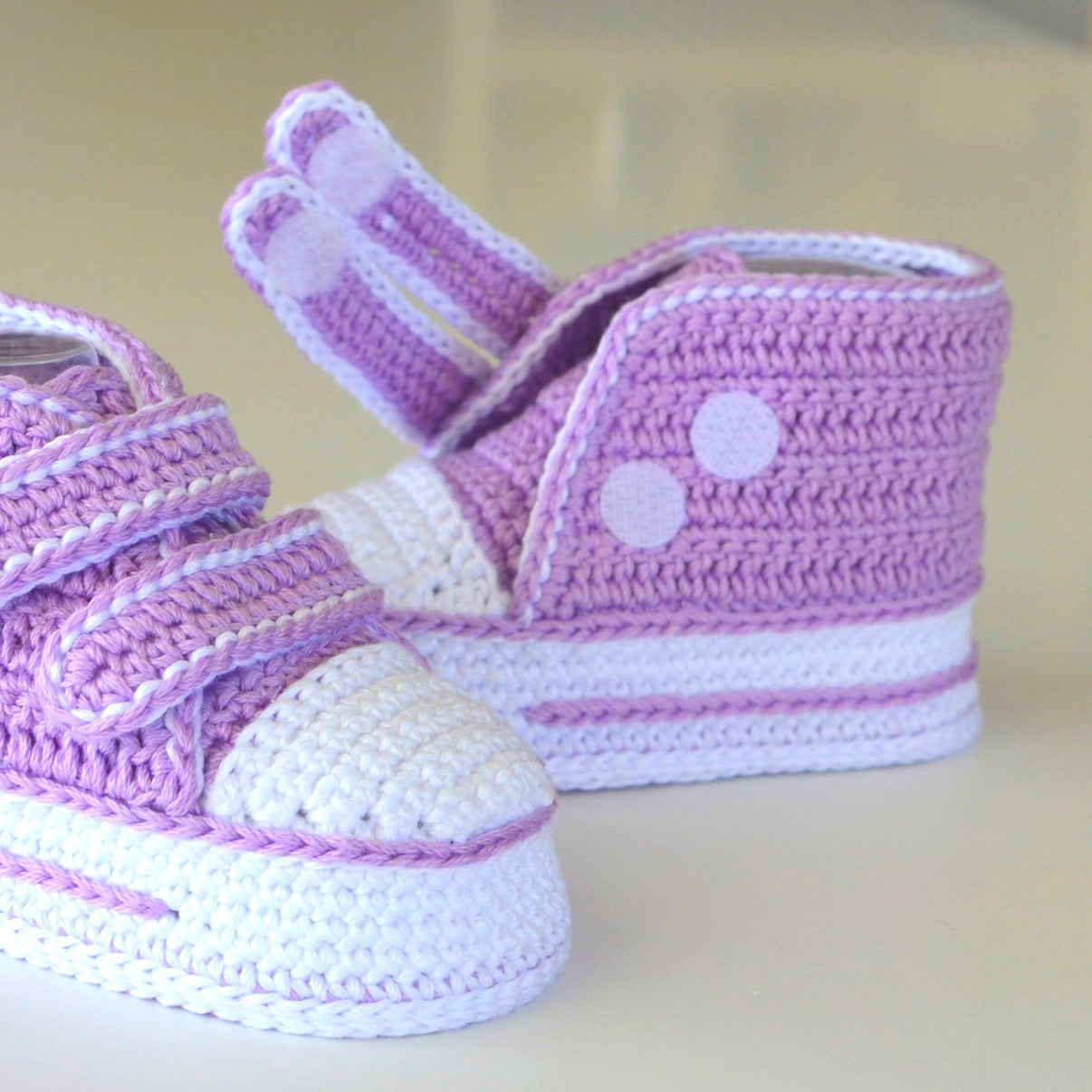 Newborn Velcro Booties: Crochet Baby Sneakers Pattern for Boys & Girls ...